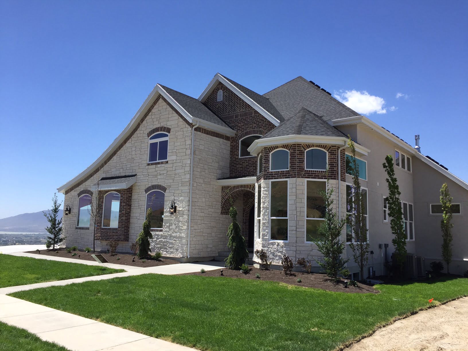 Five Easy Steps to a Perfect Stone & Brick Combo Exterior - Hearth and ...