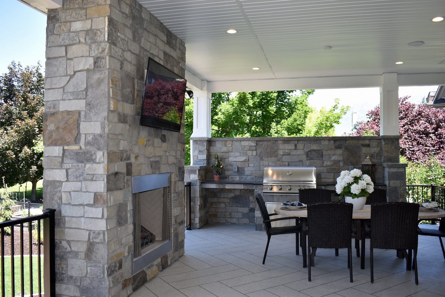 Utah Valley Parade of Homes: E Builders - Hearth and Home Distributors ...